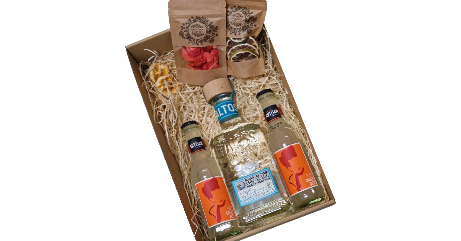 Olmeca Altos Plata tequila szett díszdobozban